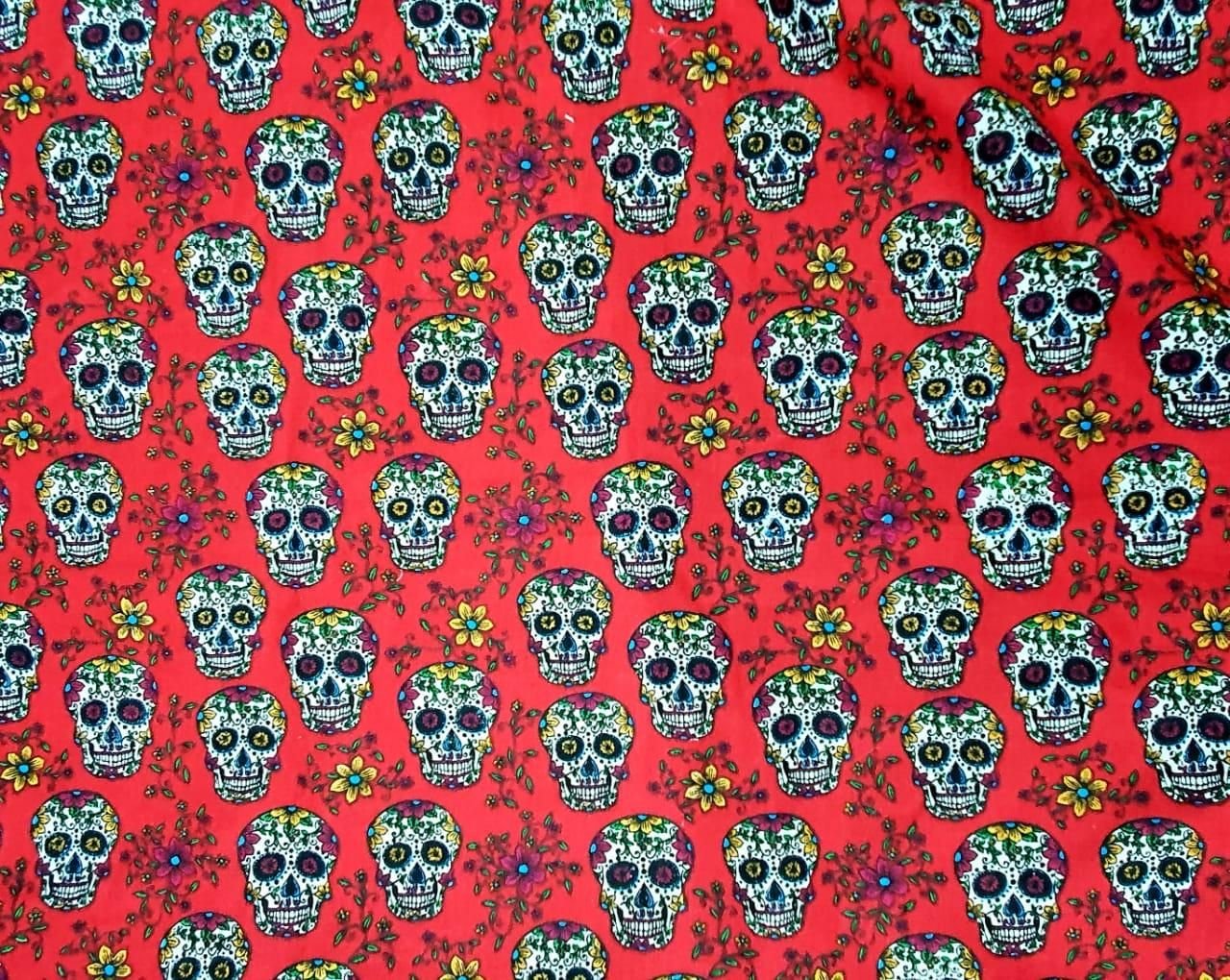 Tecido Tricoline Vermelho Caveira Flores